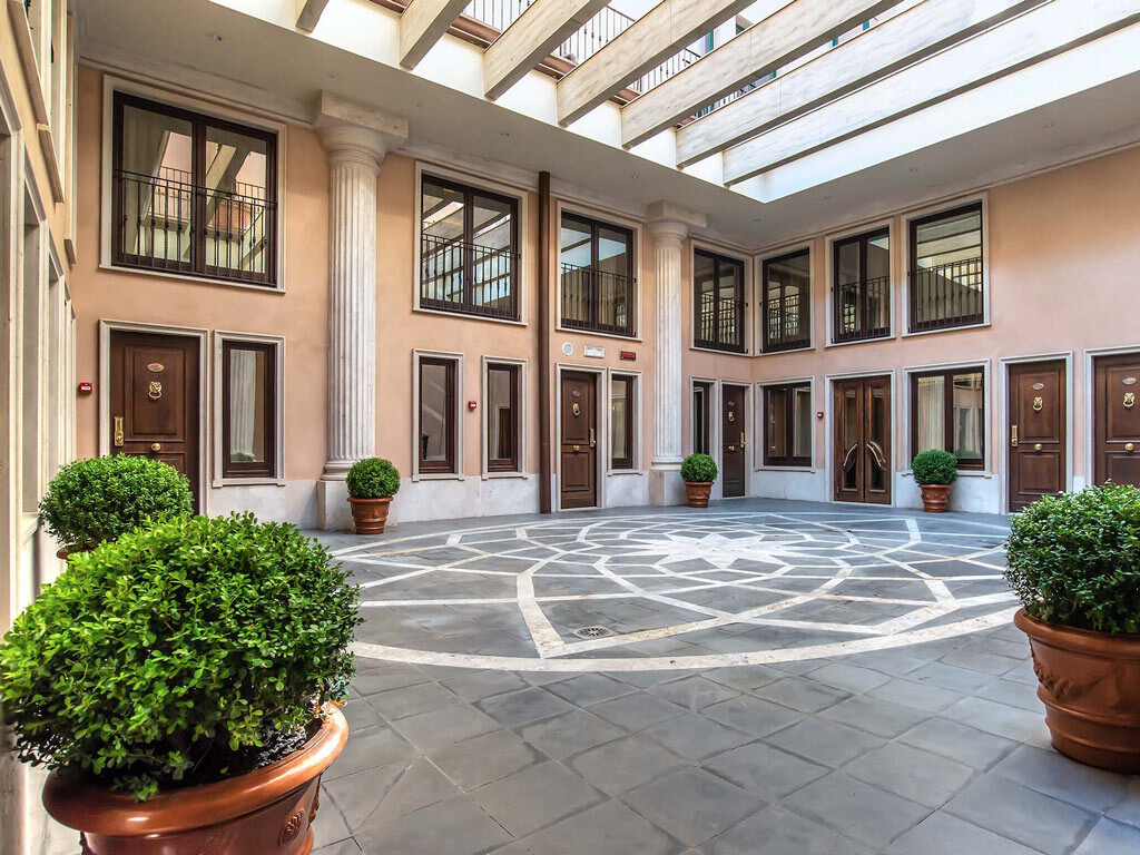 Visit the Gallery of River Hotel Palace in the center of Rome