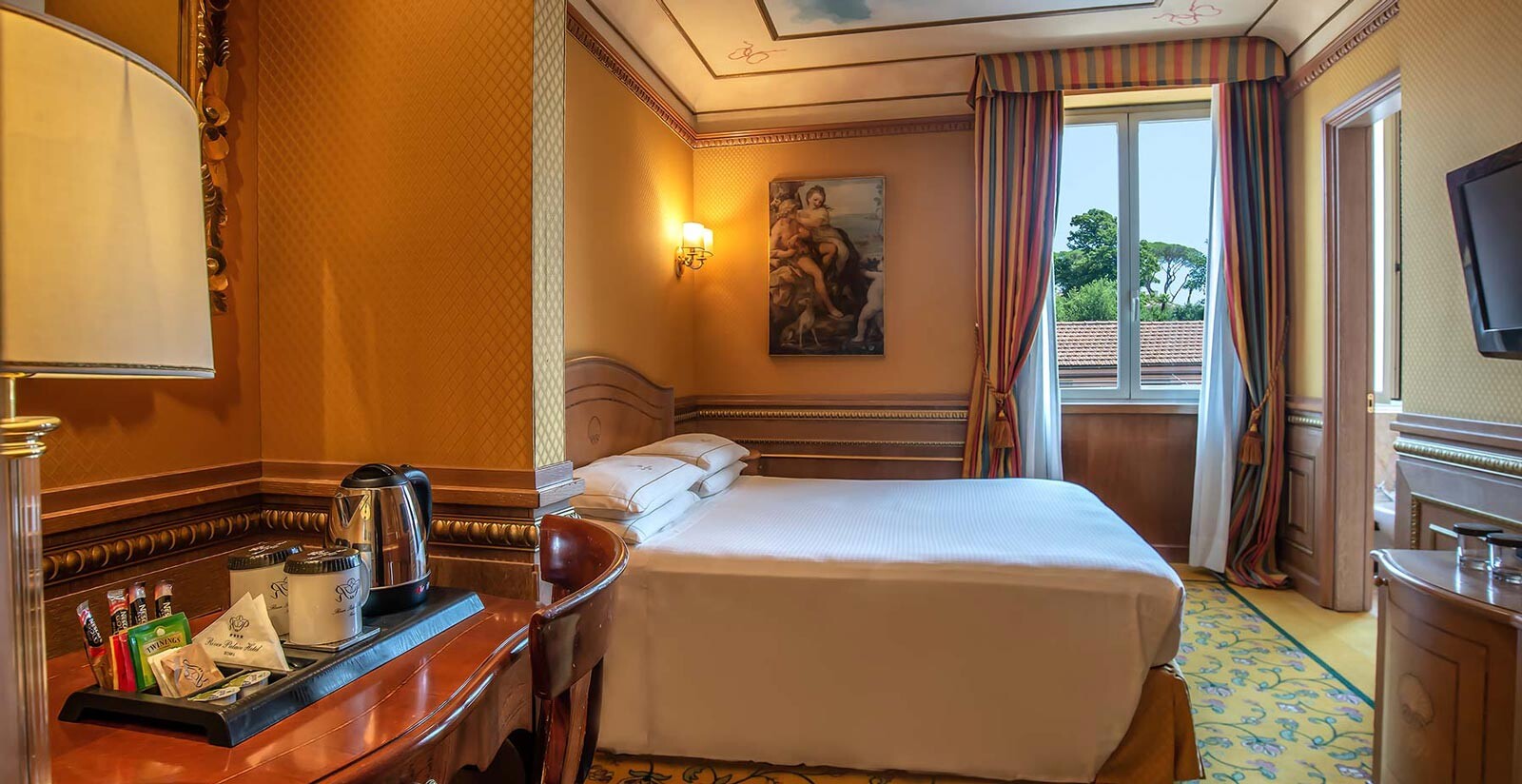 Discover the Classic room of River Palace Hotel in Rome center