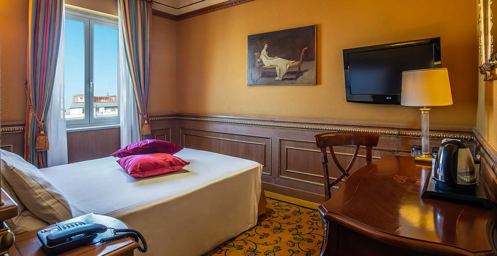 Discover the Prestige room of River Palace Hotel in Rome center