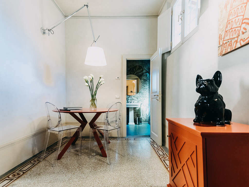 The rooms of Palazzo Feroci await you in Pisa. Book now