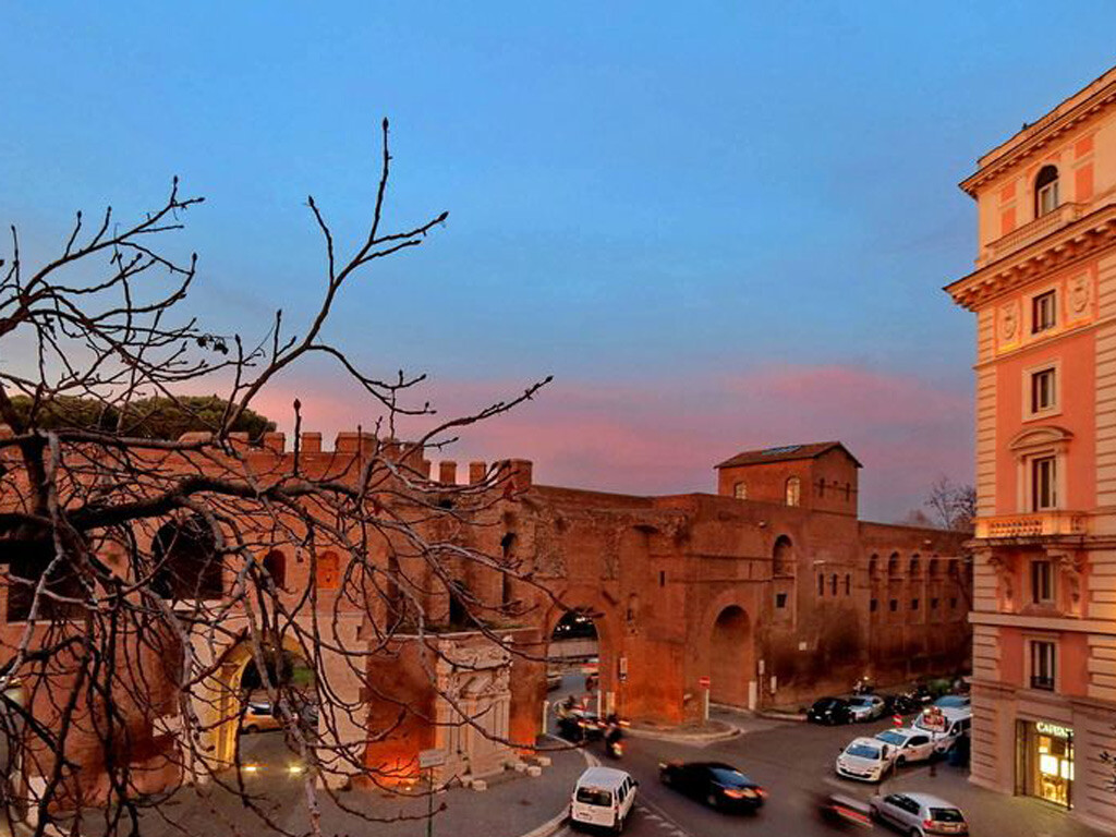 Discover how to reach Rose Garden Palace in the center of Rome