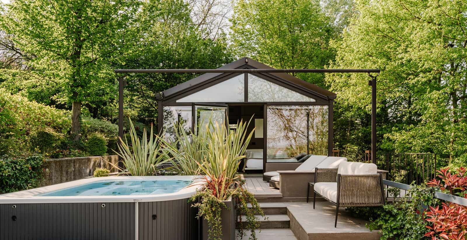 Browse the gallery of Glass House & Spa, suite in Monferrato